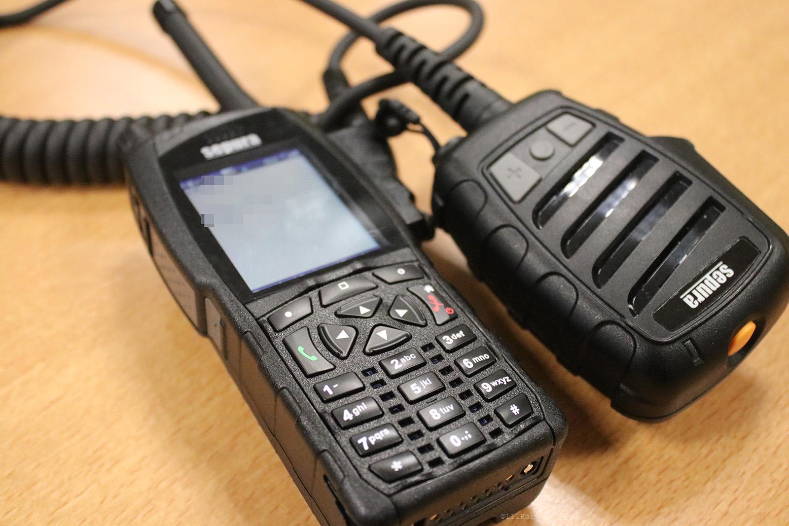 Anyone else not use a shoulder mic by choice? : r/ProtectAndServe